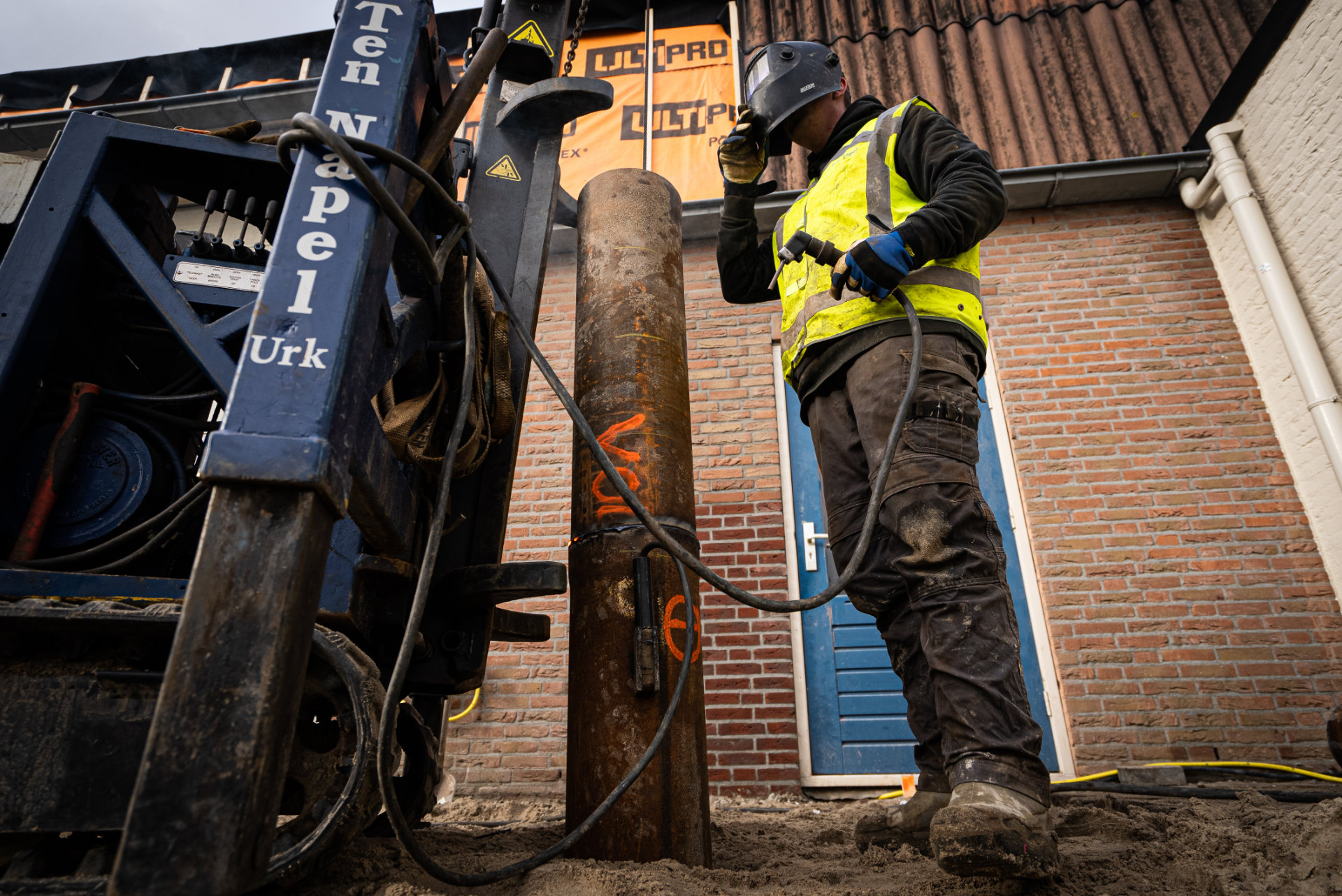 Stalen buispalen heien - Trillingsarm funderen - Ras Heiwerken Urk